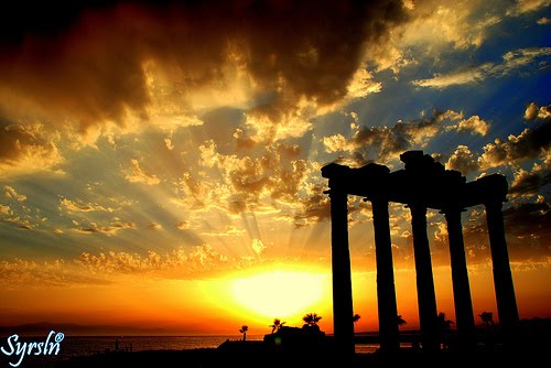 ΕΠΙΚΡΑΤΕΕΙΝ Η΄ ΑΠΟΛΛΥΣΘΑΙ: ΑΠΟΣΥΜΒΟΛΙΣΜΟΣ ΠΑΤΡΩΑΣ ΘΡΗΣΚΕΙΑΣ-ΜΥΘΟΛΟΓΙΑΣ