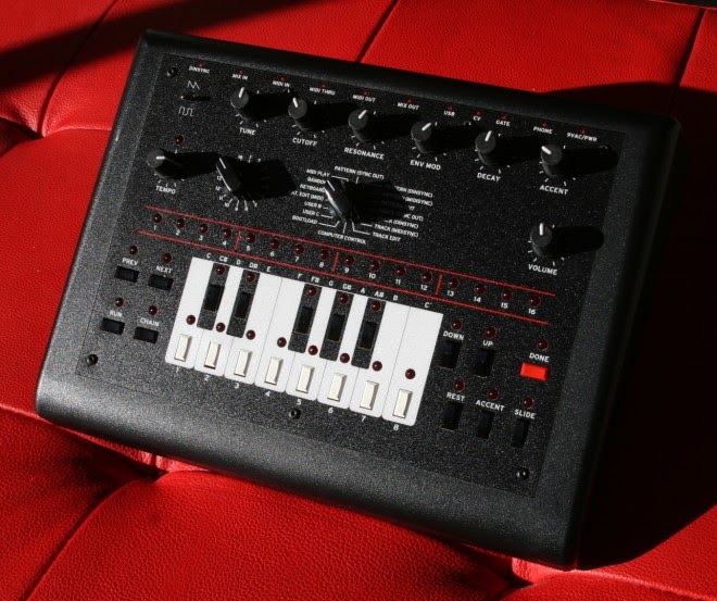 MATRIXSYNTH: x0xb0x - Best TB-303 Replica (xoxbox analog synth)