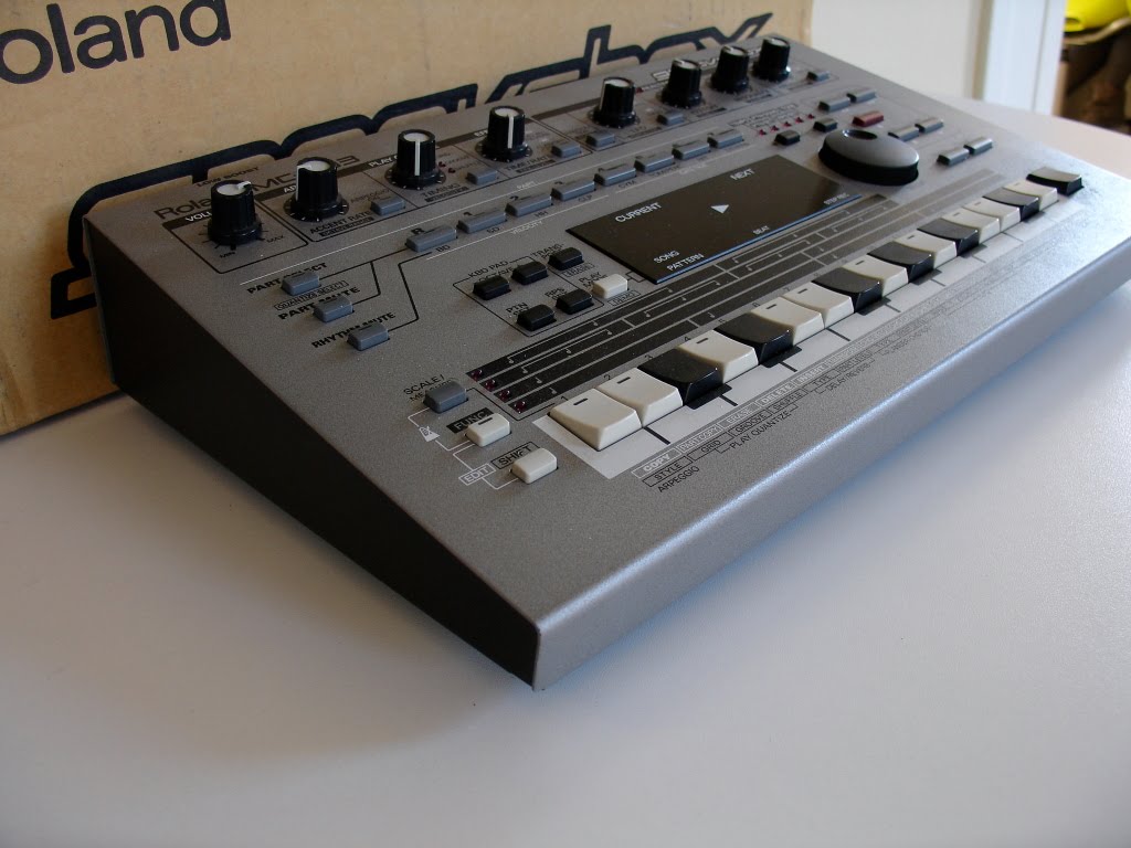 MATRIXSYNTH: Roland MC-303 Groovebox Synthesizer Drum Machine