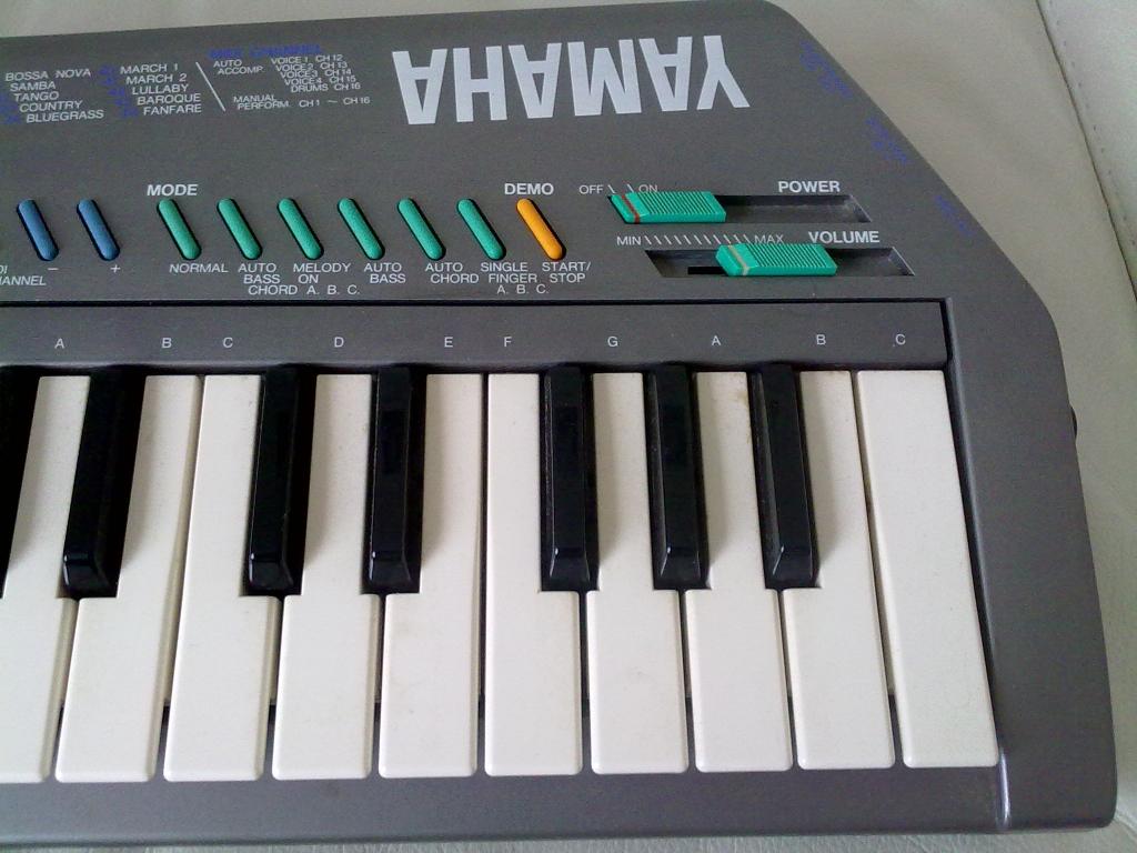 MATRIXSYNTH: Yamaha SHS-10 Keytar