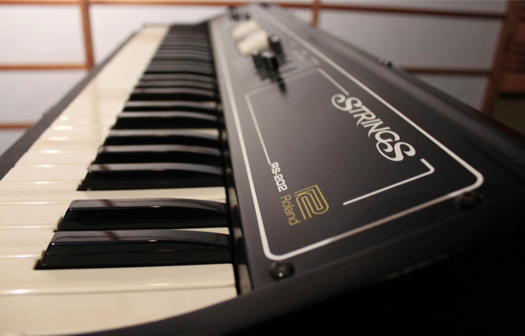 MATRIXSYNTH: Roland RS 202 String synthesizer
