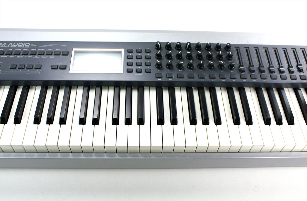 MATRIXSYNTH-B: M-Audio Keystation Pro 88 Key MIDI Controller