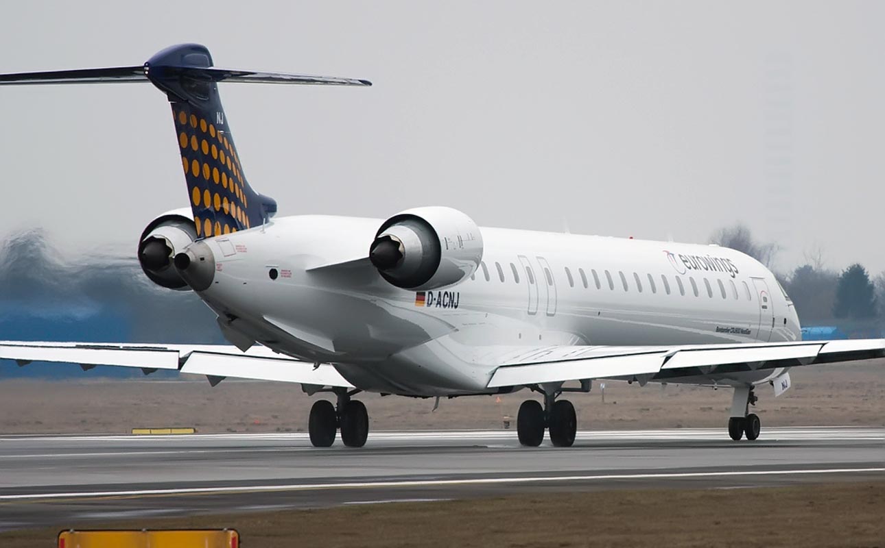 nhungdoicanh: Bombardier CRJ-900