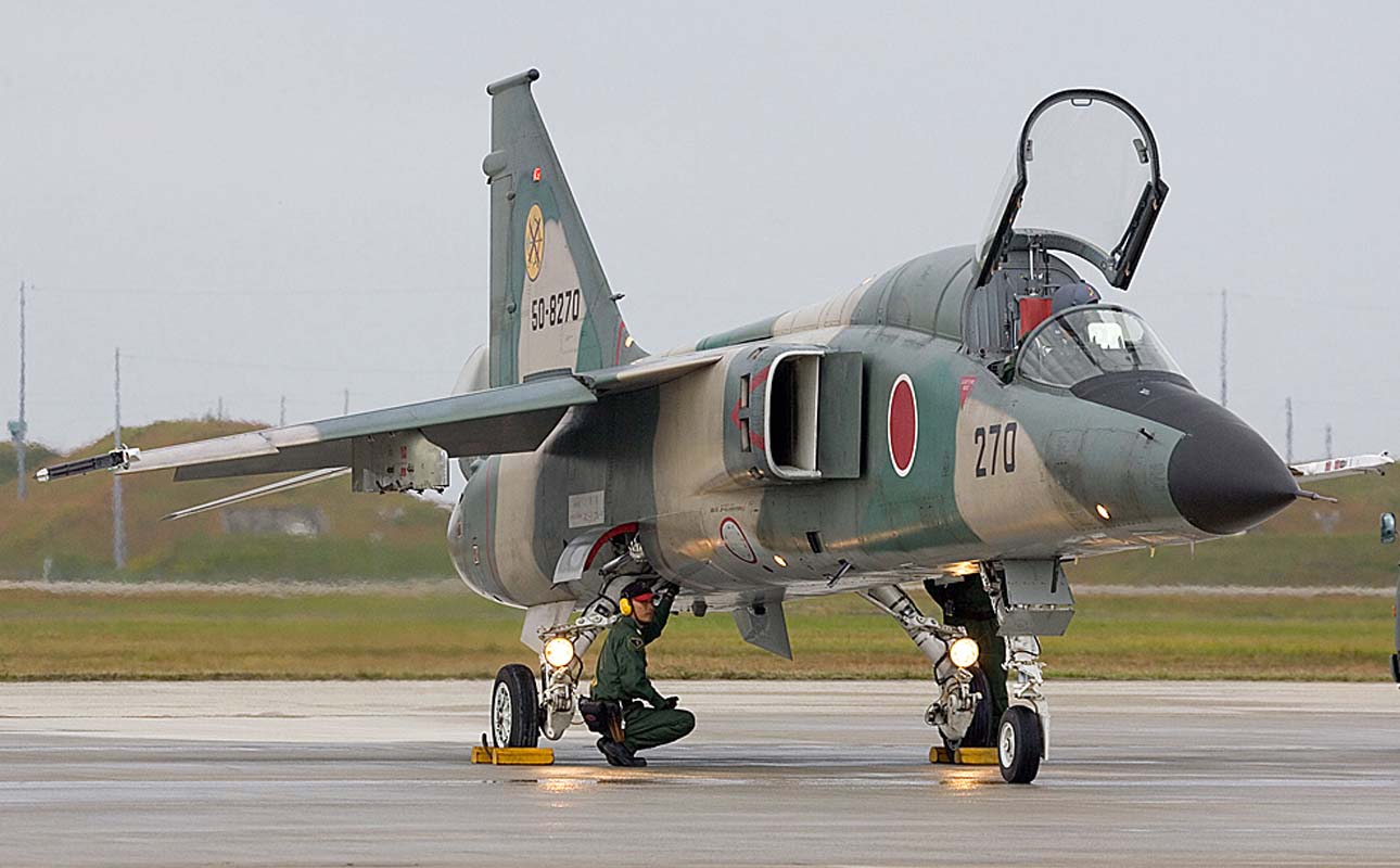 nhungdoicanh: Mitsubishi F-1