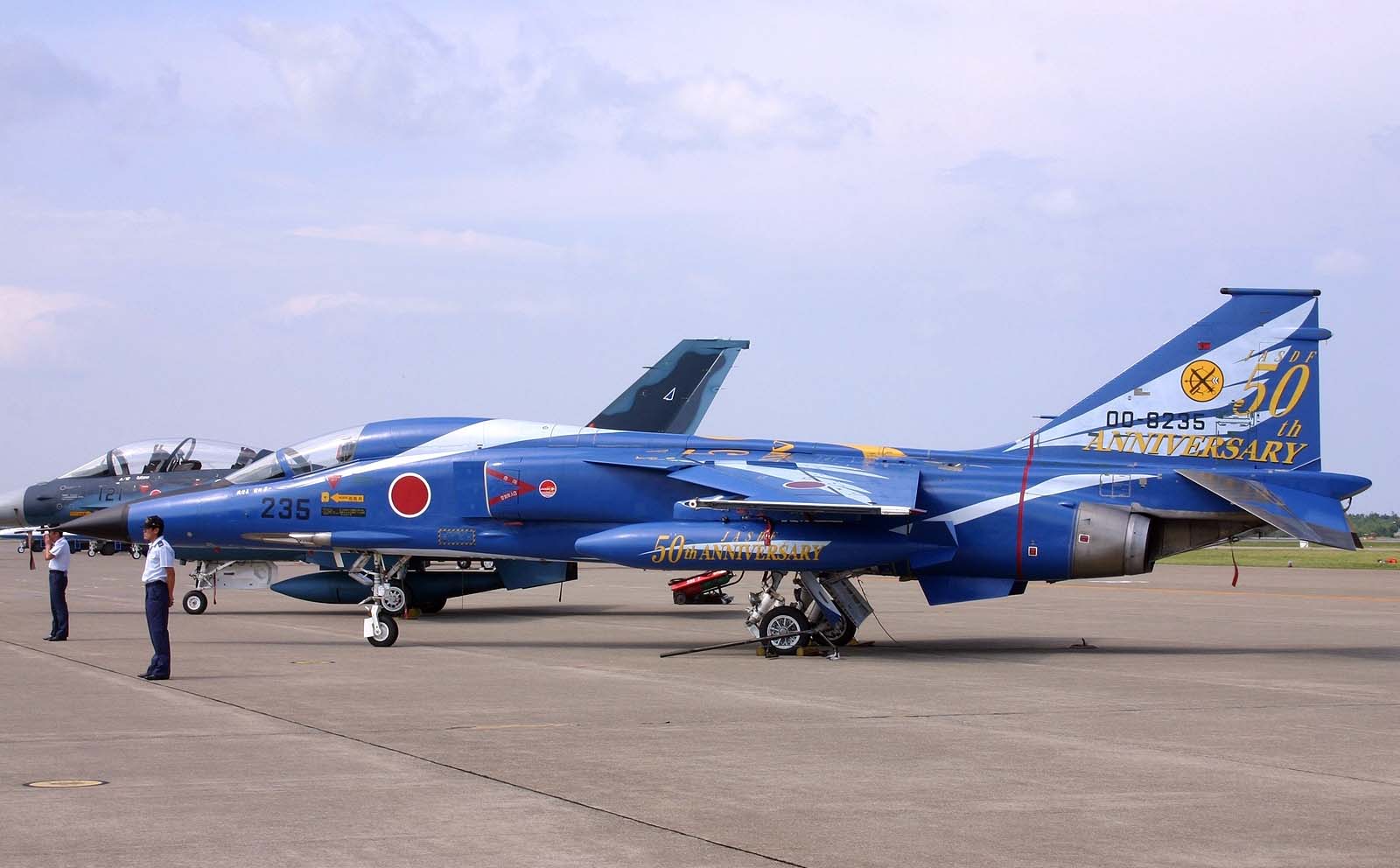 nhungdoicanh: Mitsubishi F-1