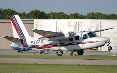 nhungdoicanh: Aero Commander 500