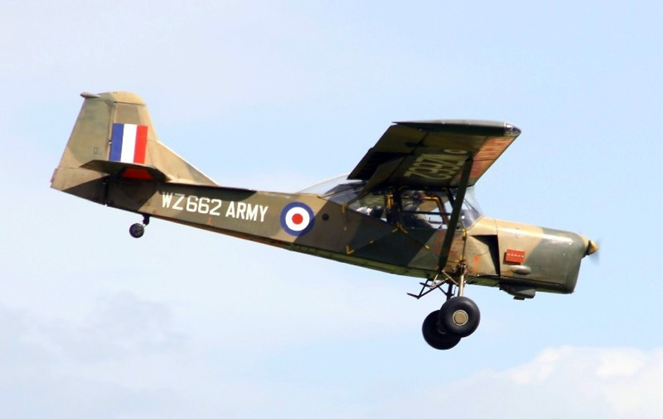 nhungdoicanh: Auster AOP.9