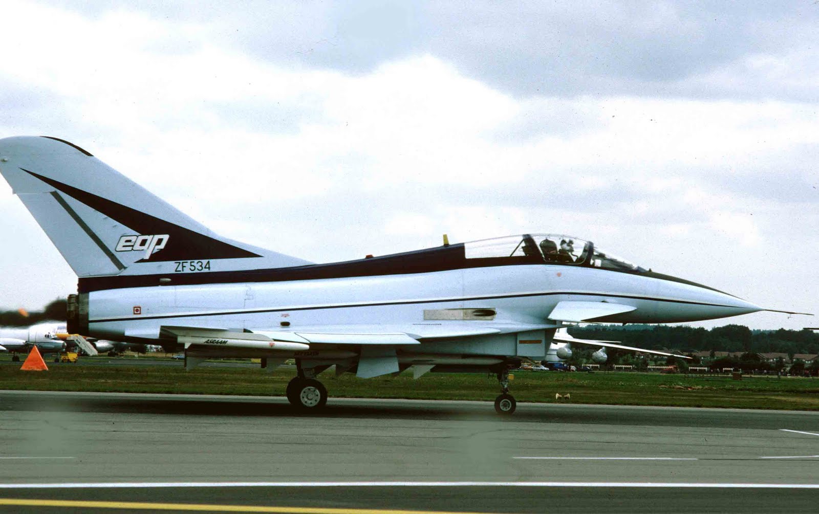 nhungdoicanh: BAe EAP