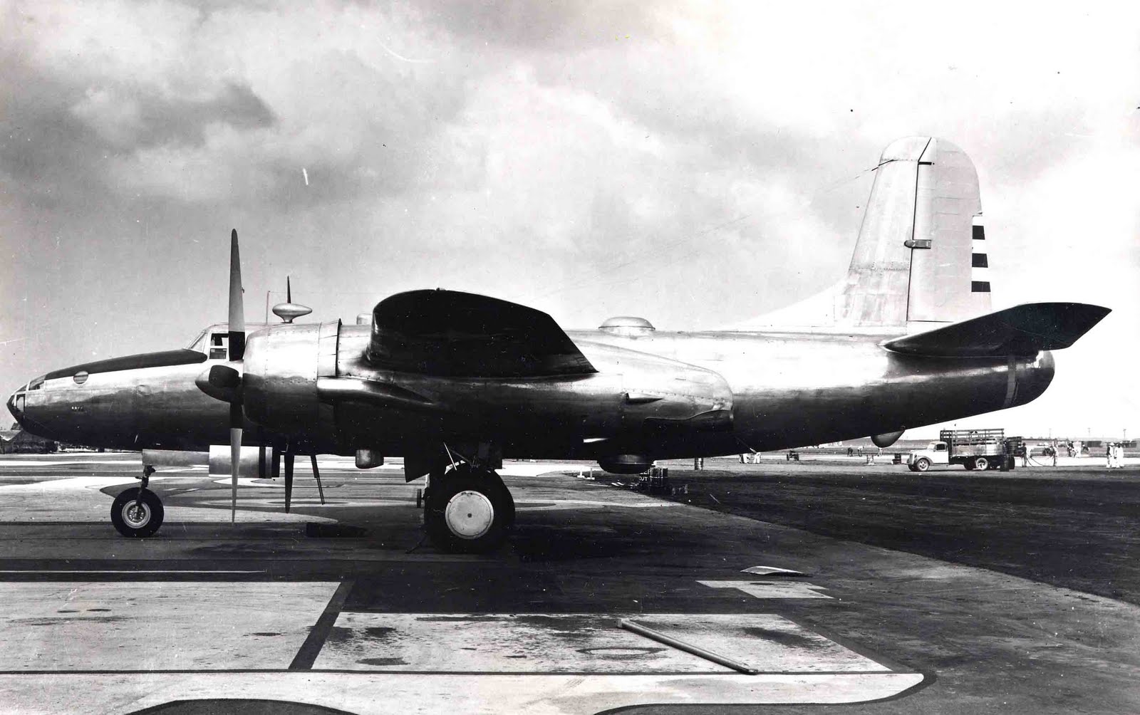 nhungdoicanh: North American XB-28 Dragon