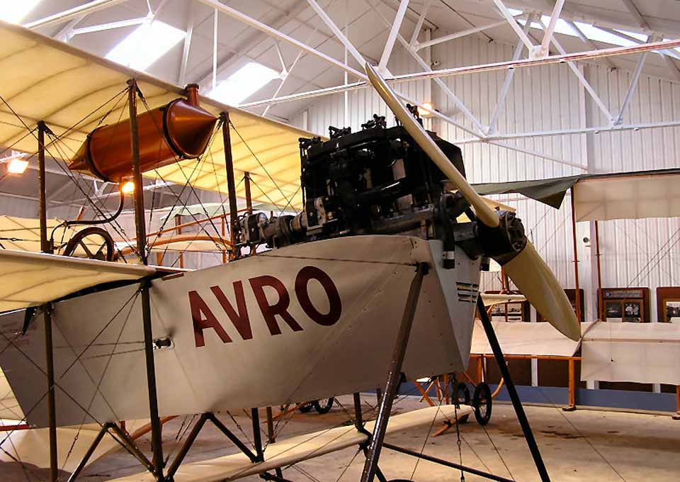nhungdoicanh II: Roe Triplane (Avro Triplane)