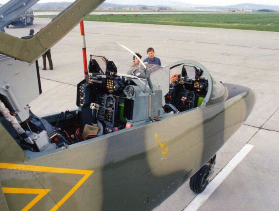 nhungdoicanh: Aero L-59 Super Albatros