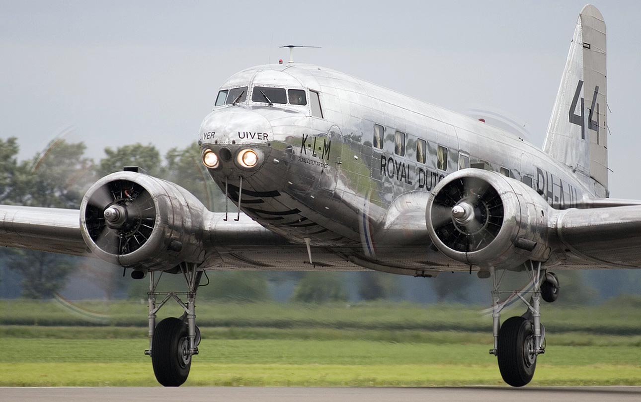 nhungdoicanh: Douglas DC-2
