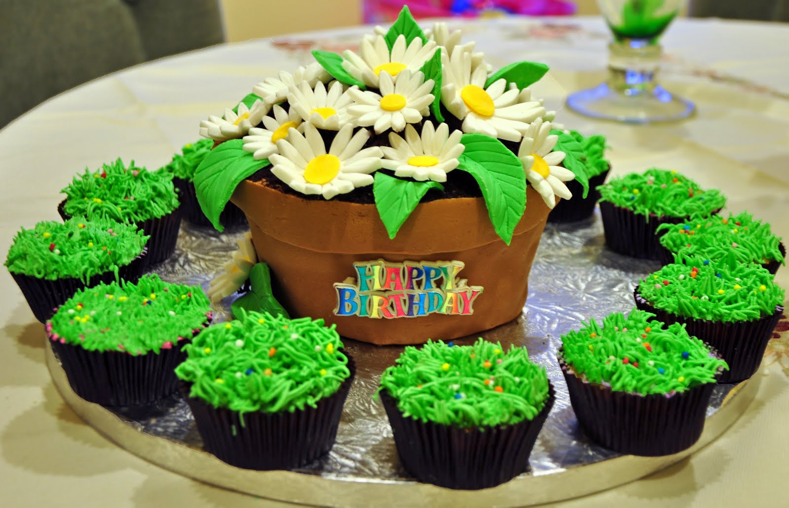 1000+ images about flower pot cakes on Pinterest