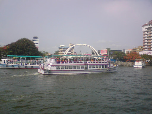 Boating at Marine Drive, Kochi | Shai blogs!