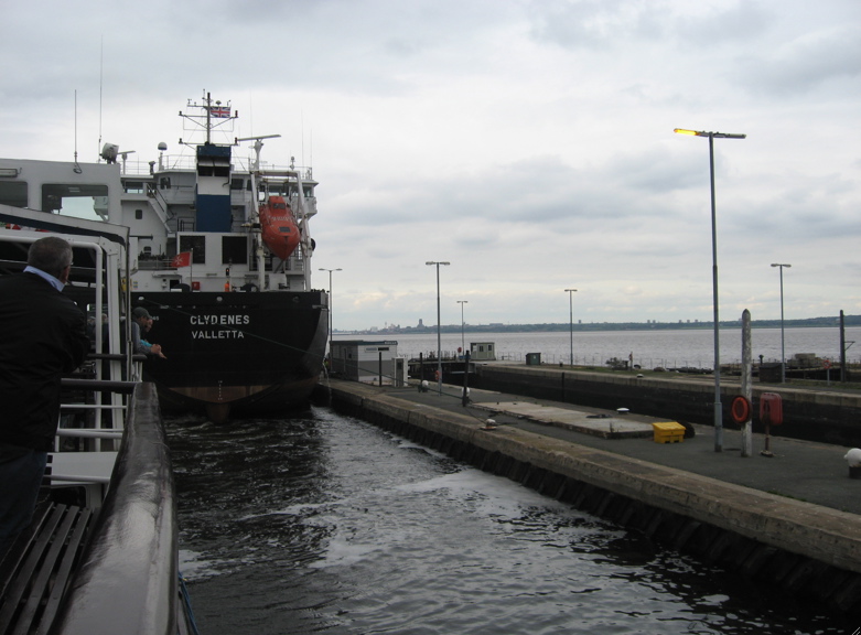 Zigzag: Manchester Ship Canal
