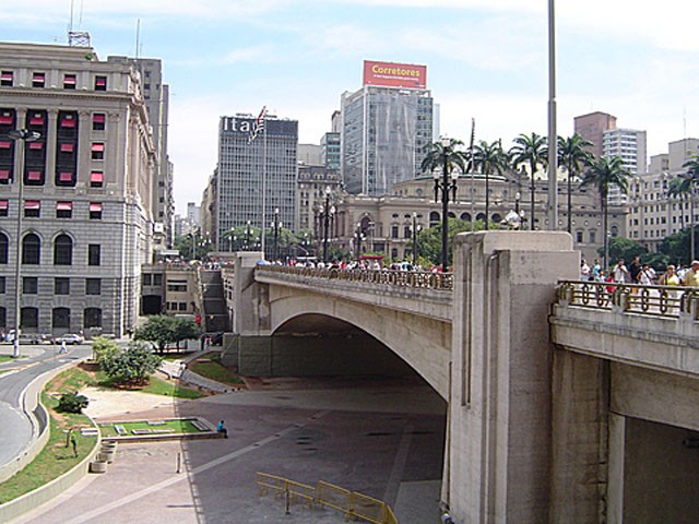 Cantinho da Cher...: Viaduto do Chá, no centro de São Paulo, completa ...