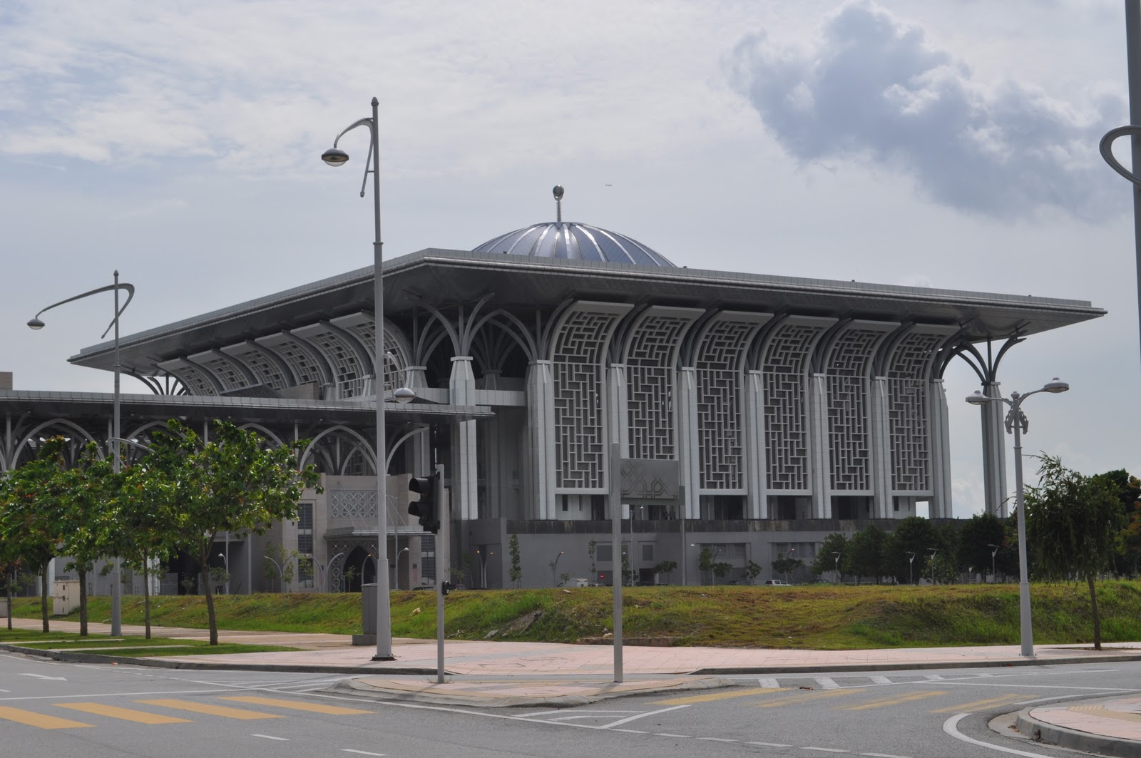 Muhammad Qul Amirul Hakim: Masjid Besi, Putrajaya