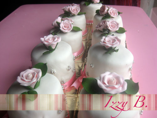 Izzy B.: Mini Fondant Cakes