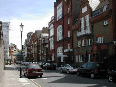 Living in London: Tite Street , Chelsea