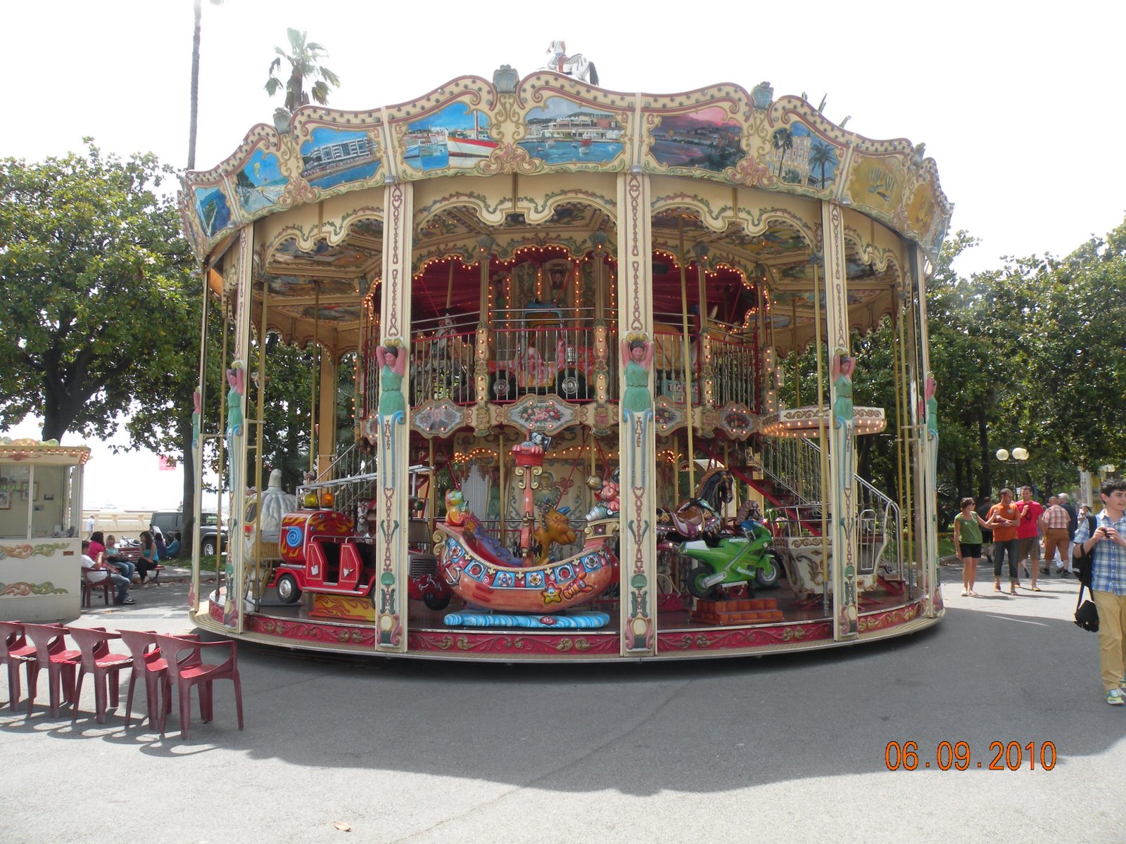 Hirsch Travels: Carousel in Cannes, France
