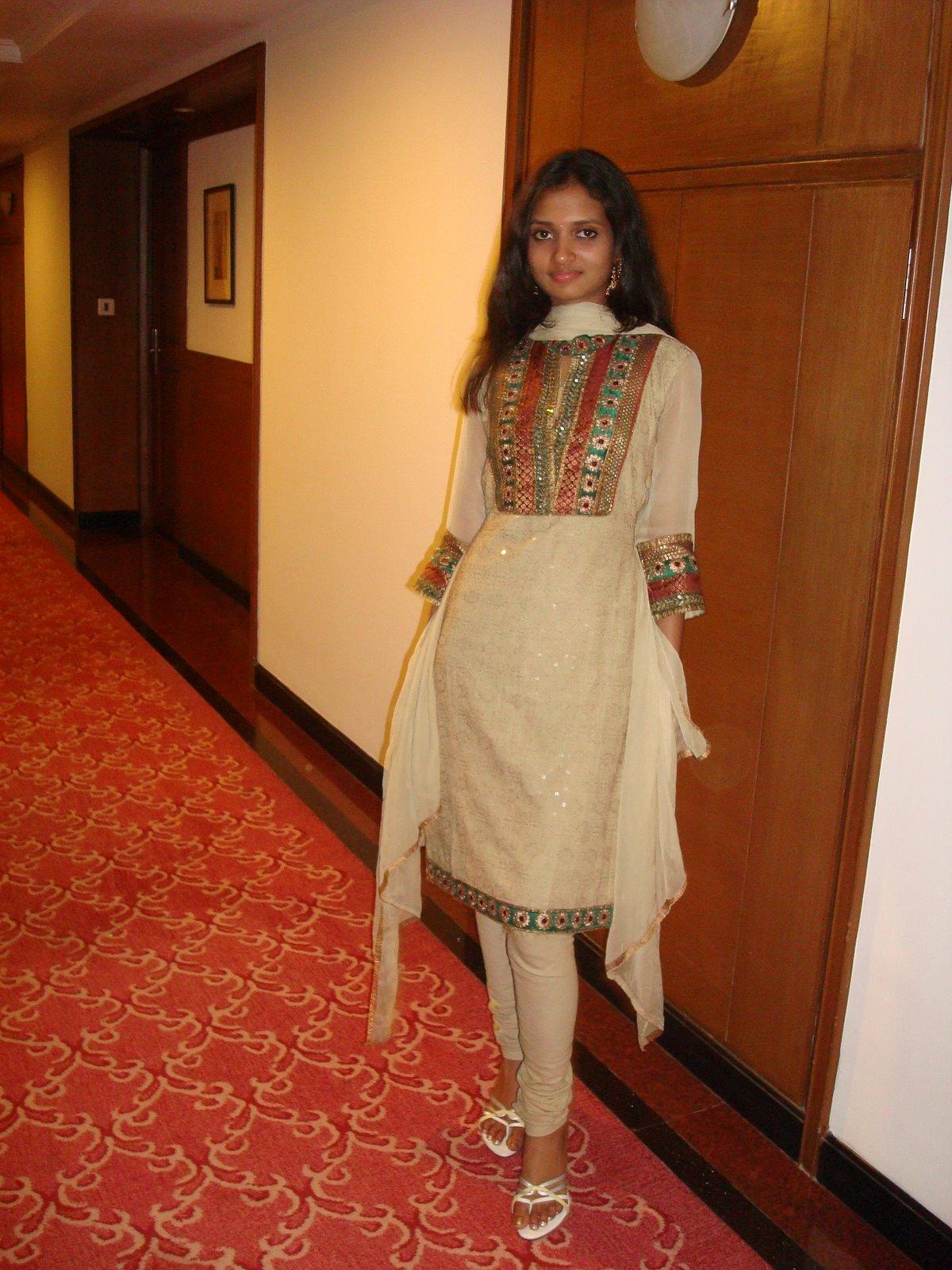 All Desi Aunties Engagment Photos Of Kiran Khan