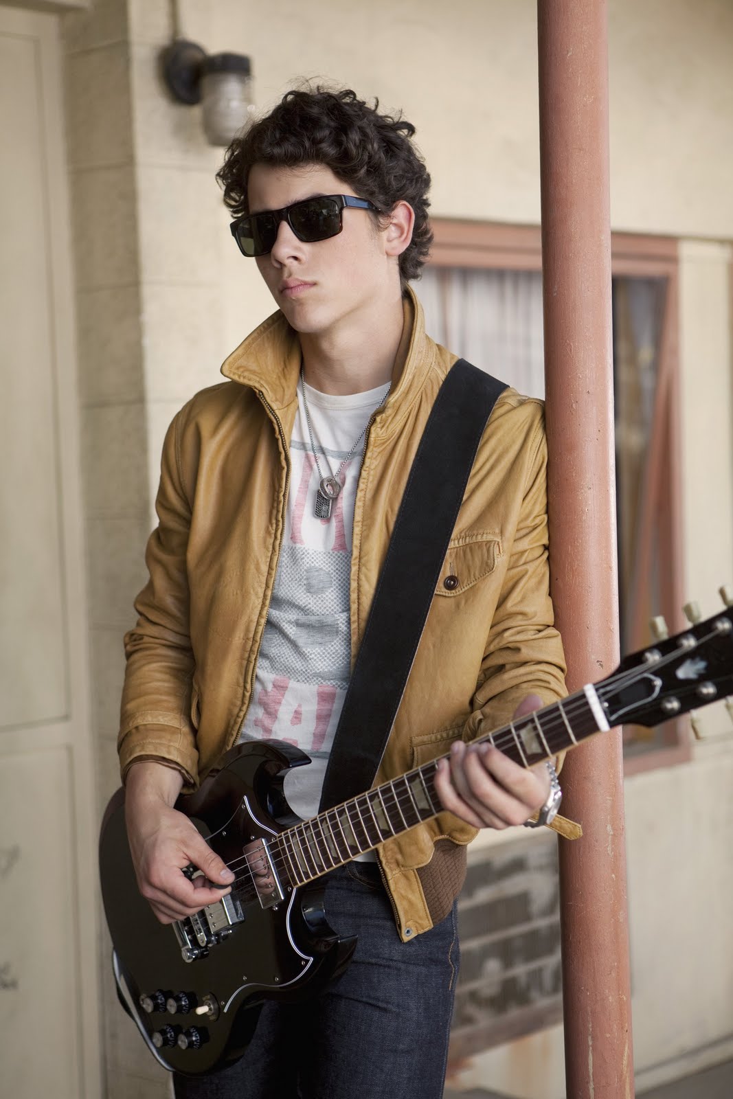 Cine Informacion y mas: Disney - Los Jonas Brothers traen el verano a ...