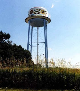 Funny & Amazing Photos: Weird Water Tanks