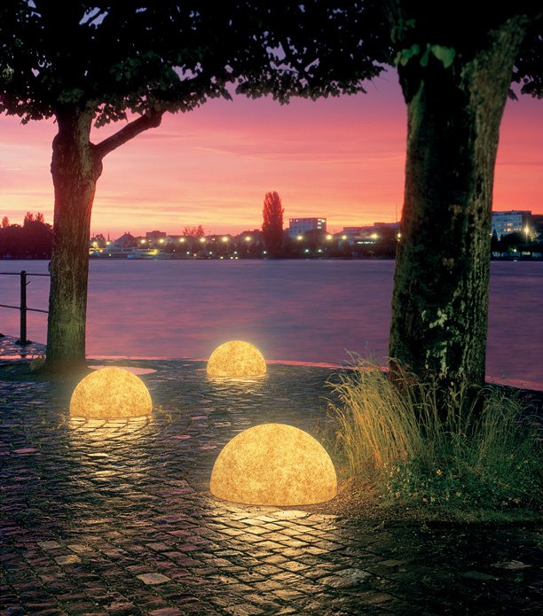maaagda: Moonlight Outdoor Light & Globes
