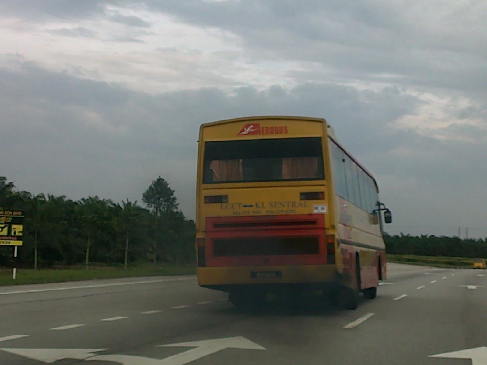 PeMiNaT BaS AimAn....(UBT Group): AEROBUS berasap