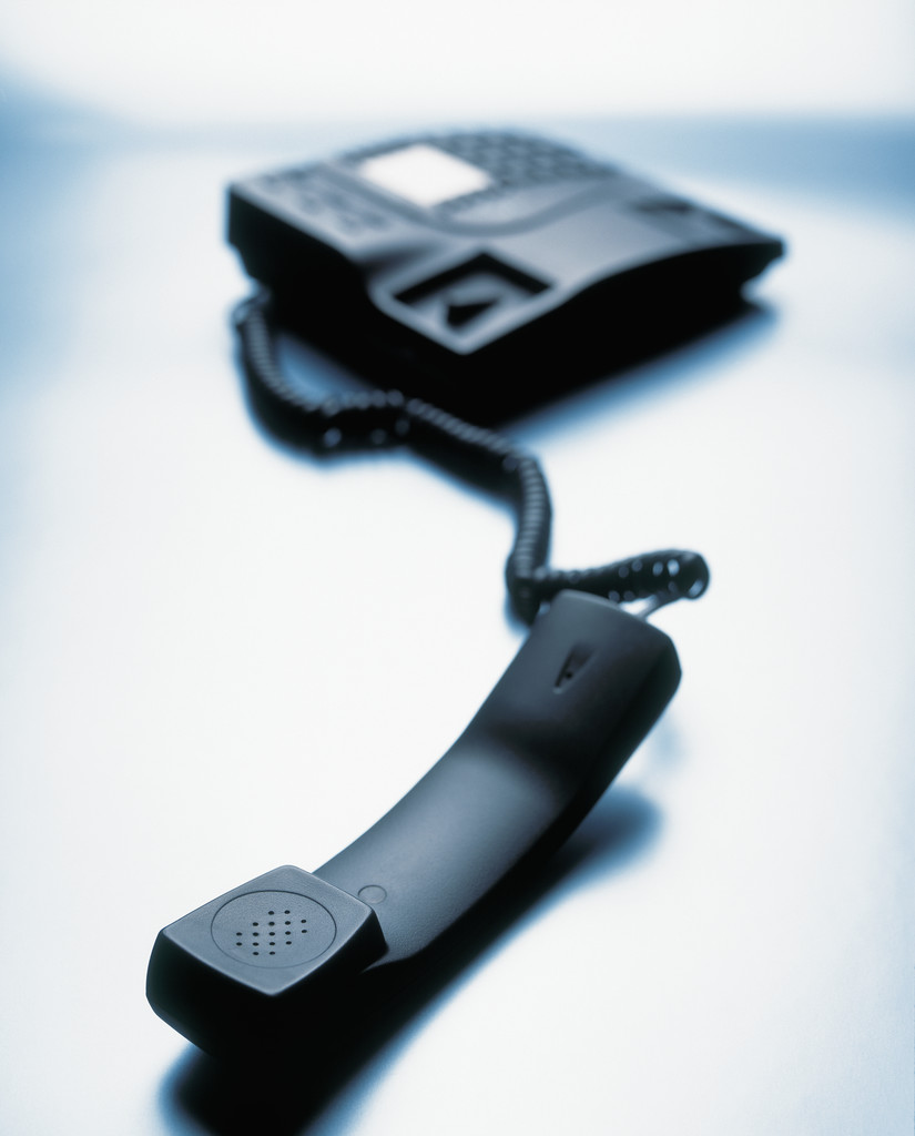 ALGO DE QUE HABLAR: HISTORIAS DE TELEFONO