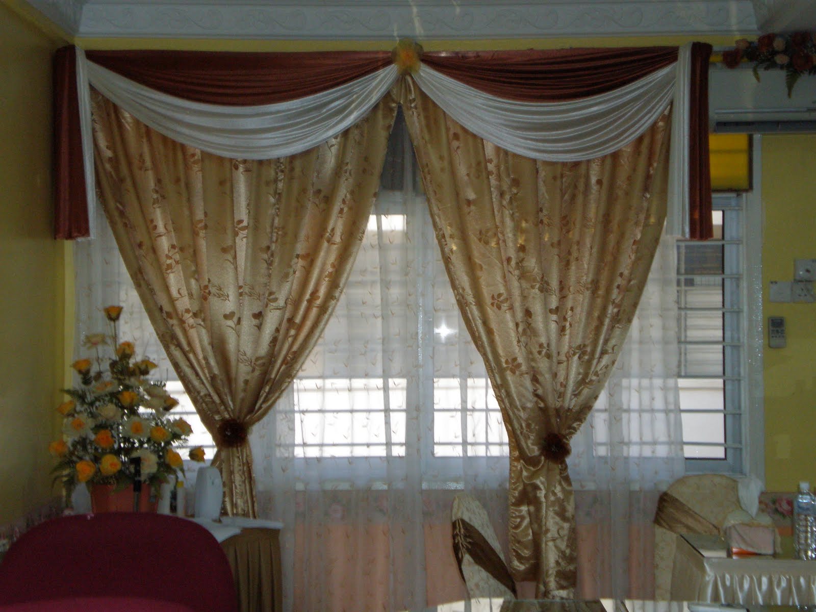 iLhaM sEni LanGsiR: Hiasan Langsir