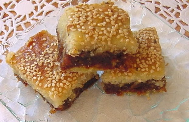 Phoenician Gourmet: MAAMOUL MAD - Lebanese Date Squares
