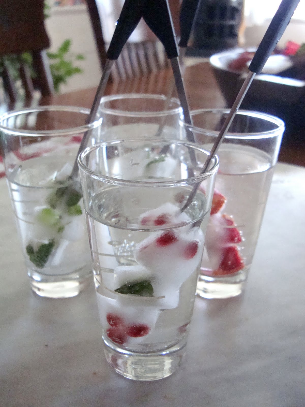 HIP HOSTESS NYC: STIRRING ice cubes