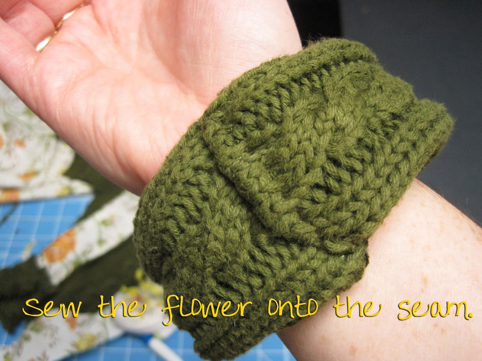 Little Eme: Flower Cuff Tutorial
