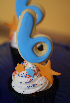 Two Boys and a Beagle: Number Six Birthday Cupcakes