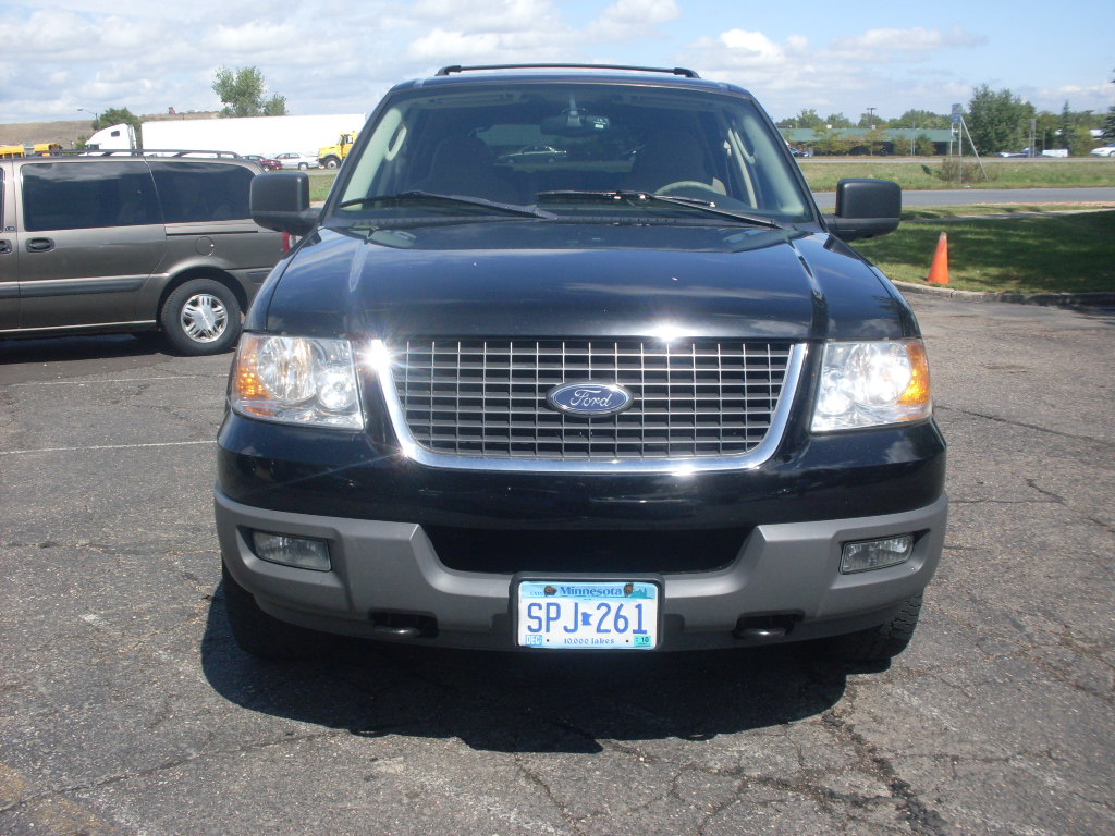 Ride Auto: 2003 Ford Expedition XLT, 4 Door 3rd seating 5.4 Liter V8