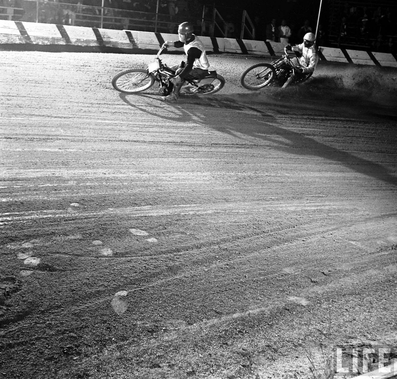 Nostalgia on Wheels: Vintage Speedway LIFE!