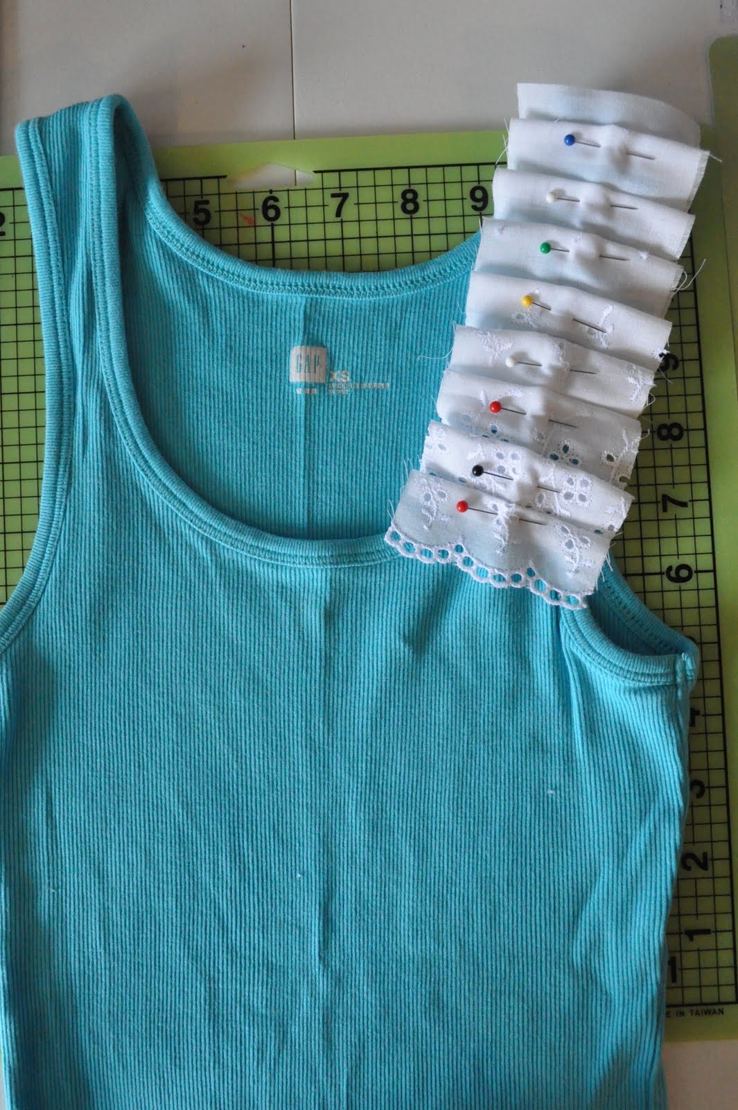 Twin Inspiration: Tank top refashion