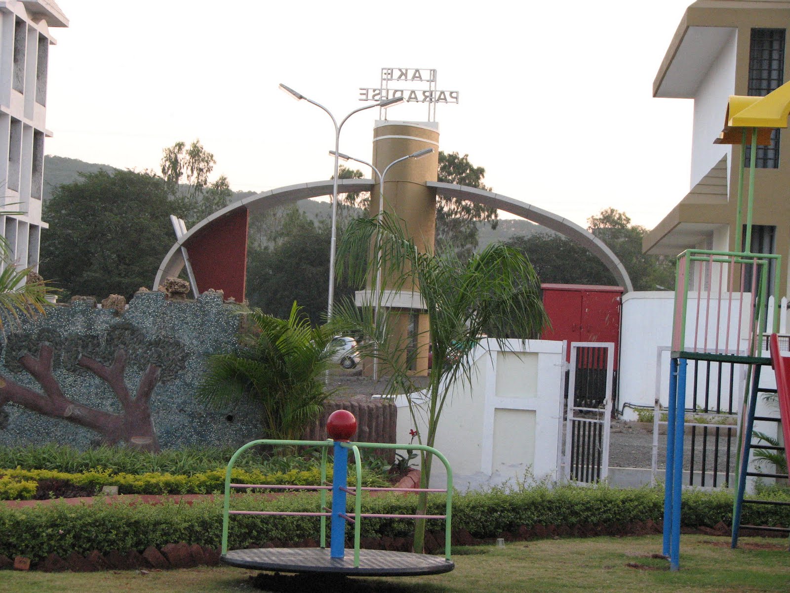 Lake Paradise Talegaon (Pune): Gate View from garden