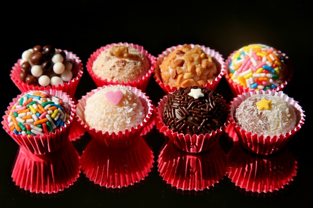 Docinhos da Bia: Mini Brigadeiros