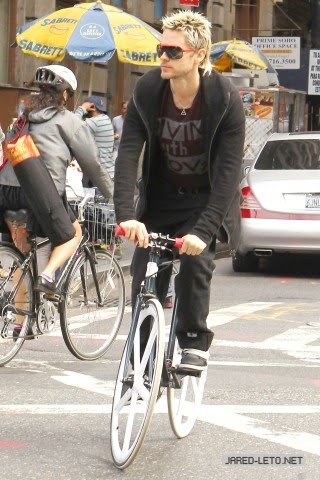 WE ARE THE TRUE BELIEVERS: Jared Leto Bike Ride in New York