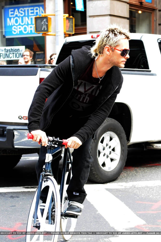 WE ARE THE TRUE BELIEVERS: Jared Leto Bike Ride in New York