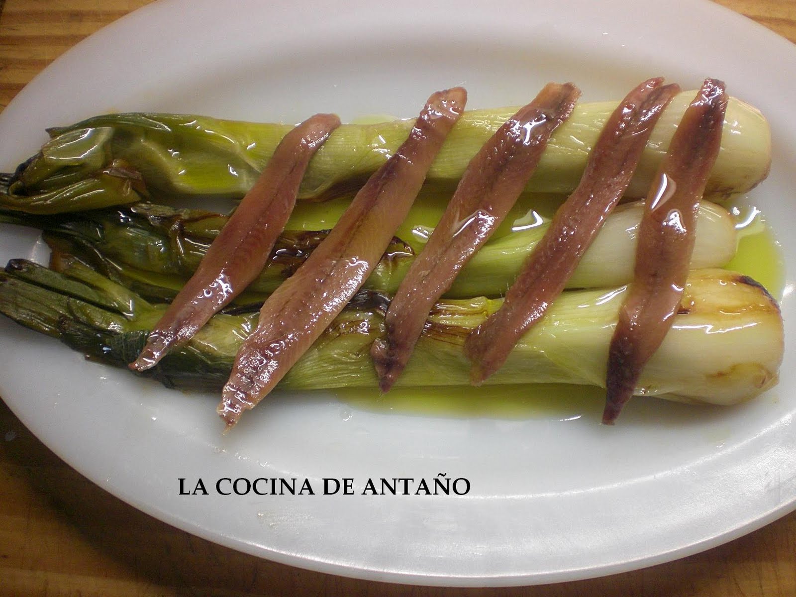 LA COCINA DE ANTAÑO: CEBOLLAS TIERNAS CON ANCHOAS
