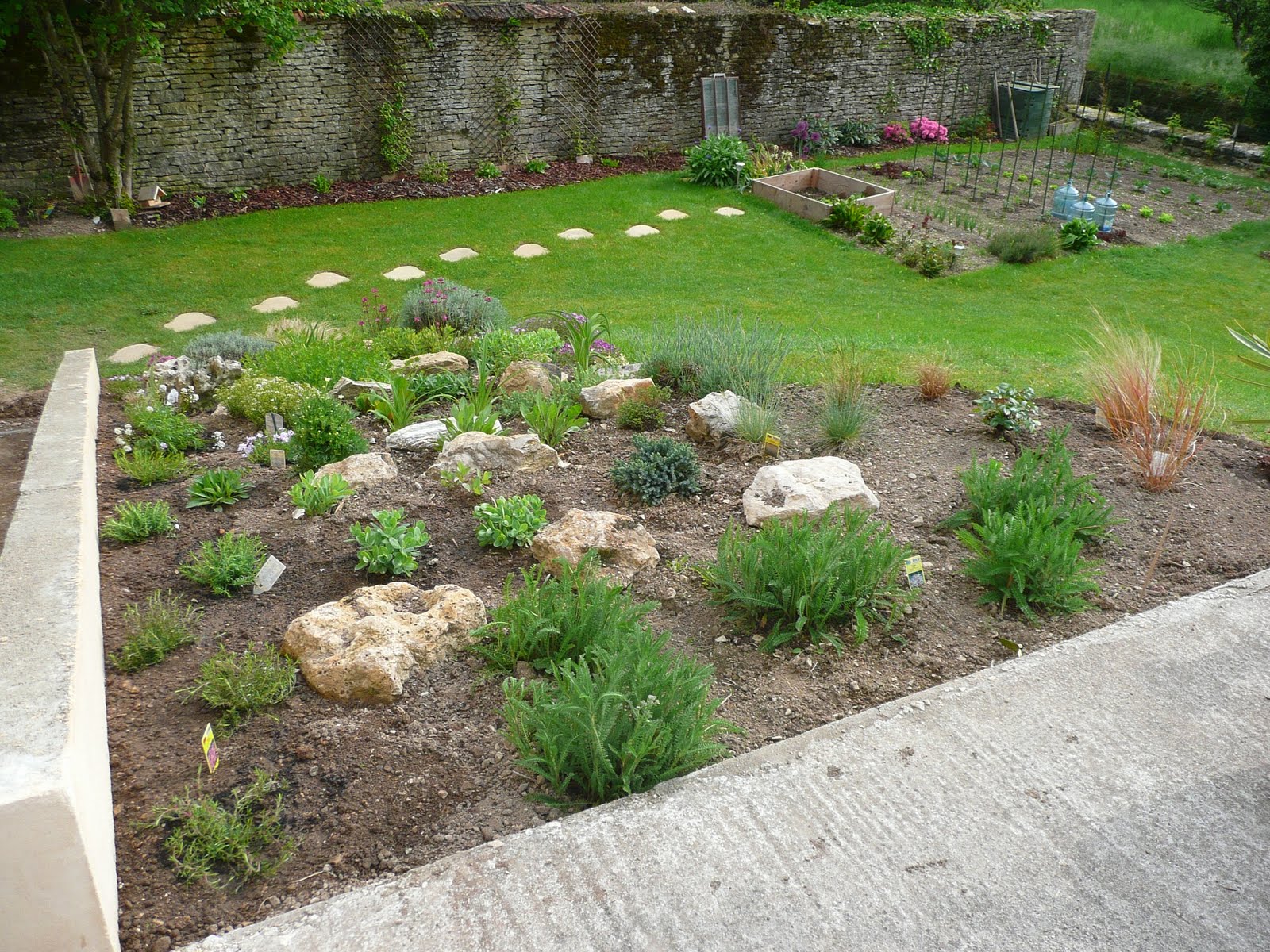 Notre jardin secret.: Aménagement autour de la Rocaille...