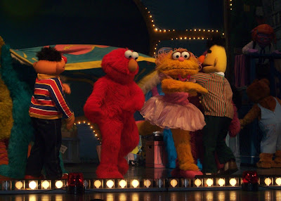 Ava, Gabriella and Maya's Blog: More Sesame Street..