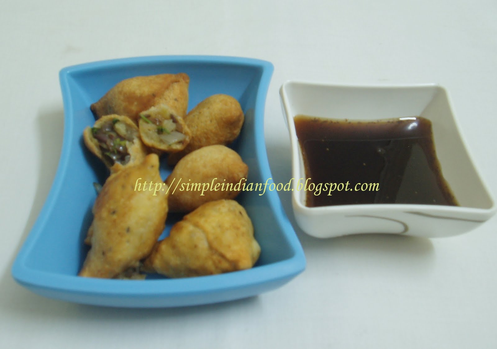 Simple Indian Food- An Easy Cooking Blog: Onion samosa