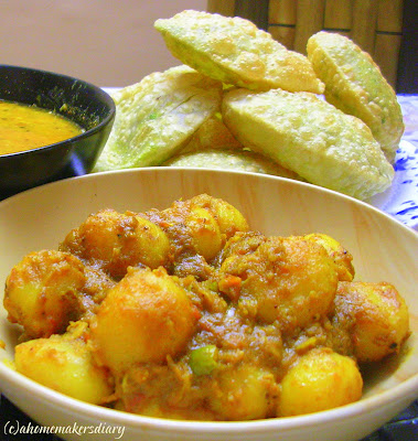 Karaishutir Kochuri aar Notun Alur Dom - A Homemaker's Diary