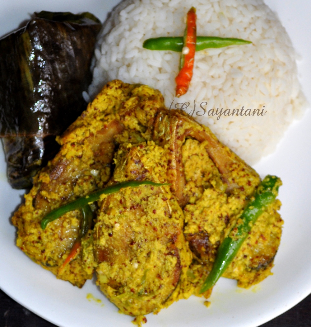 Ilish Macher Paturi (Hilsa cooked in Banana Leaf) - A Homemaker's Diary