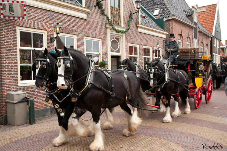 Vemde Foto's: Midwinterfeest in Graft-De Rijp in Dickens sfeer