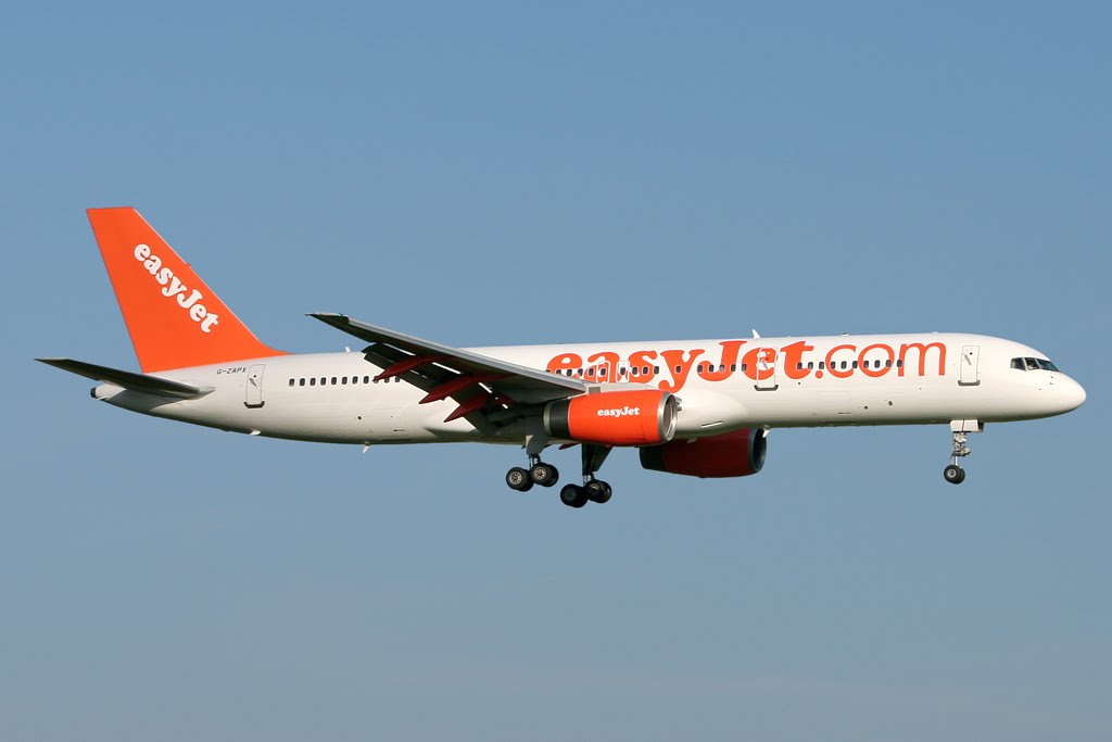 Aero Pacific Flightlines: Photo of the Day / Easyjet 757-256 G-ZAPX